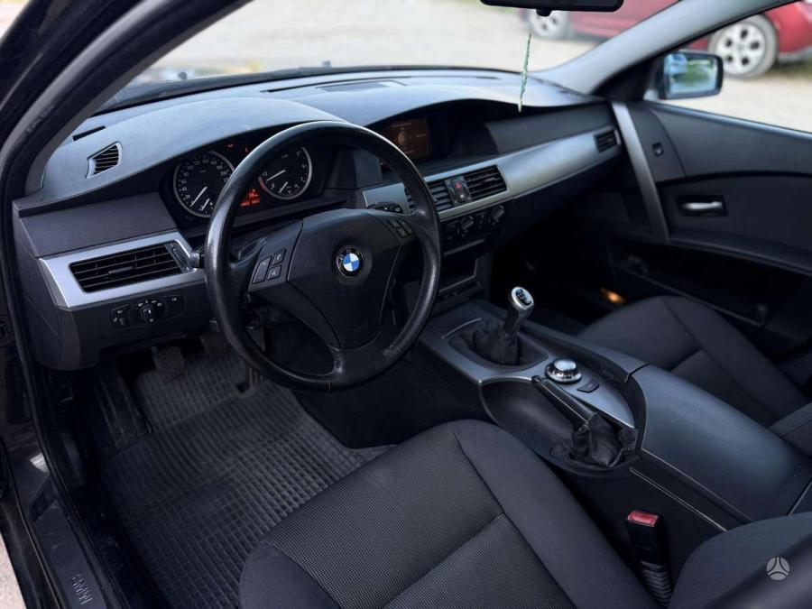 Black BMW 530 2004 in Rokiskis, with an engine capacity of 2.98 L and mileage of 204 thousand km for 3450 €, photo 19 on AUTOMOTO.COM.LV