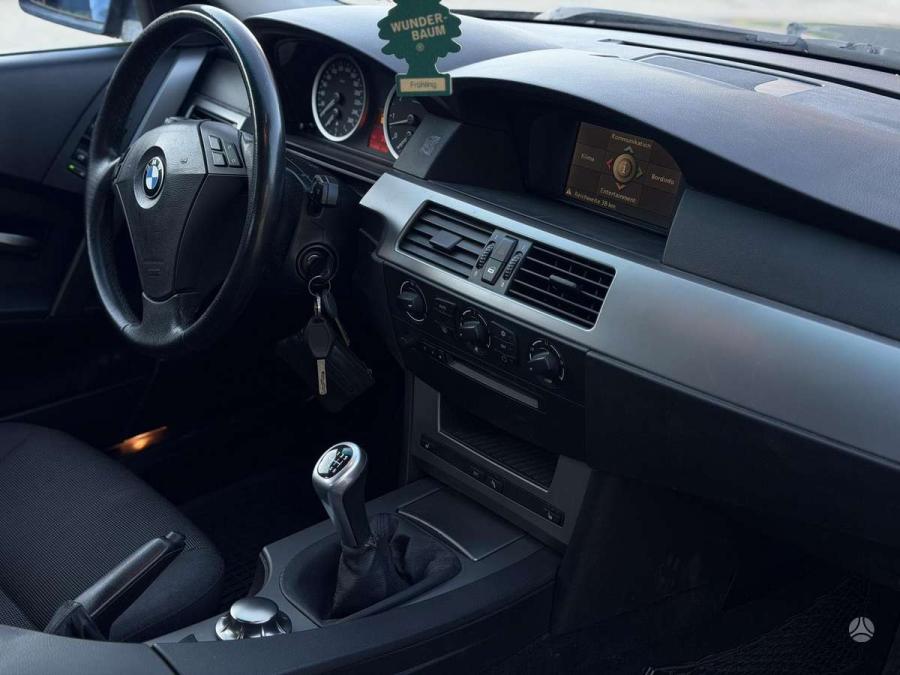 Black BMW 530 2004 in Rokiskis, with an engine capacity of 2.98 L and mileage of 204 thousand km for 3450 €, photo 21 on AUTOMOTO.COM.LV
