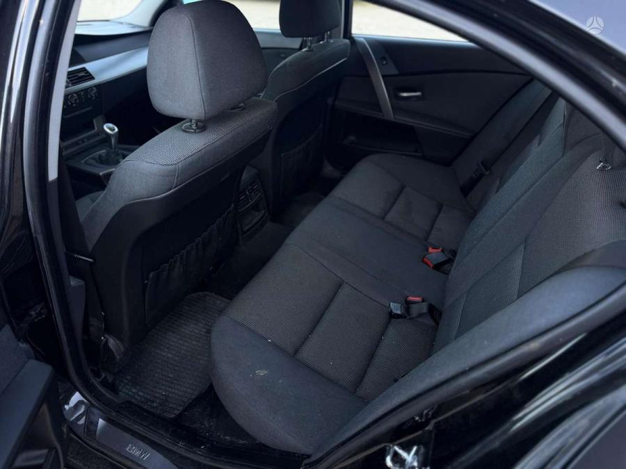 Black BMW 530 2004 in Rokiskis, with an engine capacity of 2.98 L and mileage of 204 thousand km for 3450 €, photo 22 on AUTOMOTO.COM.LV
