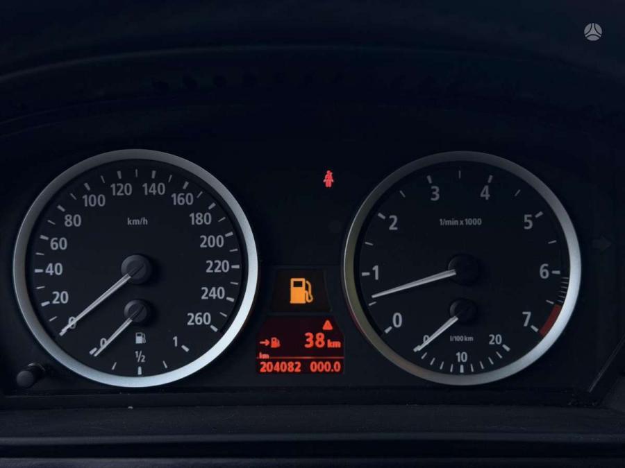 Black BMW 530 2004 in Rokiskis, with an engine capacity of 2.98 L and mileage of 204 thousand km for 3450 €, photo 26 on AUTOMOTO.COM.LV