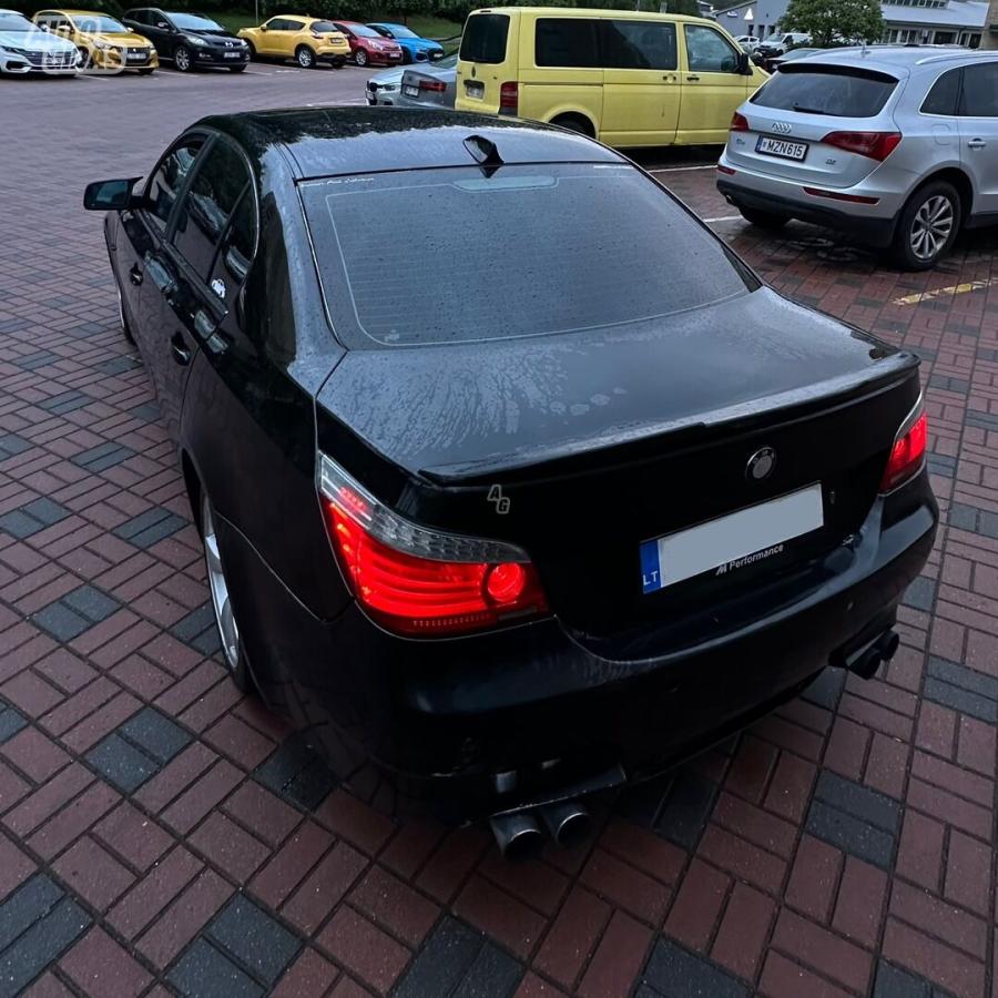 Black BMW 530 2004 in Vilnius, with an engine capacity of 3.00 L and mileage of 390 thousand km for 2699 €, photo 7 on AUTOMOTO.COM.LV