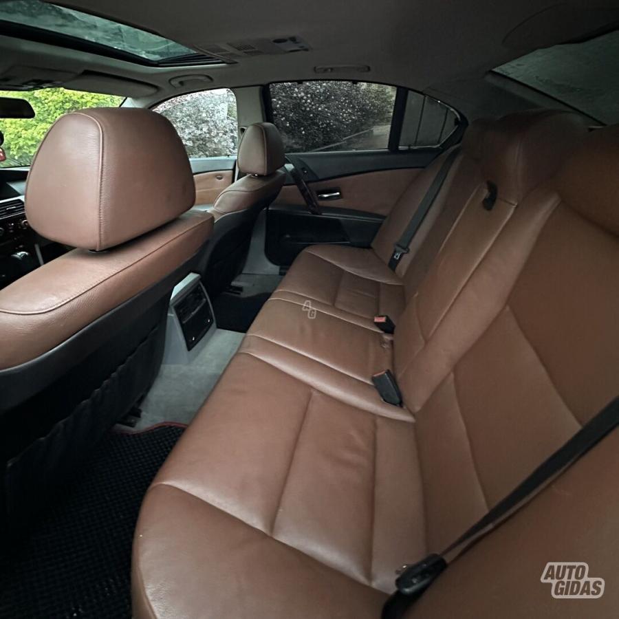 Black BMW 530 2004 in Vilnius, with an engine capacity of 3.00 L and mileage of 390 thousand km for 2699 €, photo 11 on AUTOMOTO.COM.LV