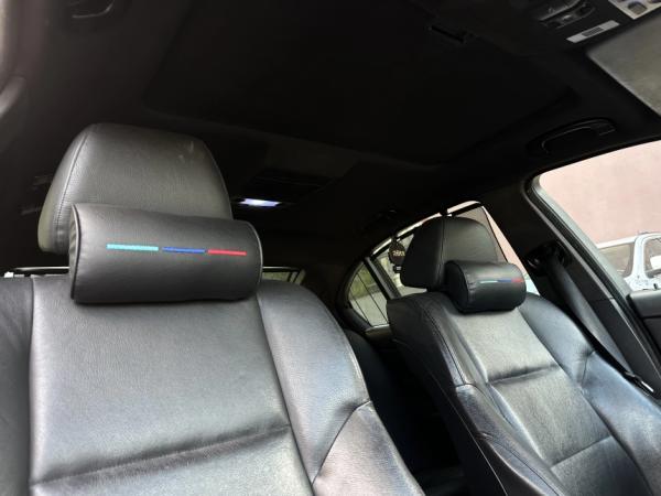 Black BMW 530 2004 in Riga, with an engine capacity of 3.00 L and mileage of 344 thousand km for 4490 €, photo 10 on AUTOMOTO.COM.LV
