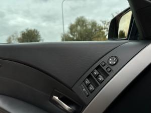 Melns BMW 530 2004 Rīga, ar dzinēja tilpumu 3.00 L un nobraukumu 335 tūkst. km par 3990 €, foto 15 vietnē AUTOMOTO.COM.LV