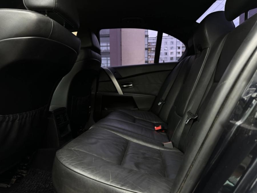 Melns BMW 530 2004 Rīga, ar dzinēja tilpumu 3.00 L un nobraukumu 335 tūkst. km par 3990 €, foto 16 vietnē AUTOMOTO.COM.LV
