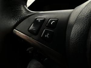 Melns BMW 530 2004 Rīga, ar dzinēja tilpumu 3.00 L un nobraukumu 335 tūkst. km par 3990 €, foto 26 vietnē AUTOMOTO.COM.LV