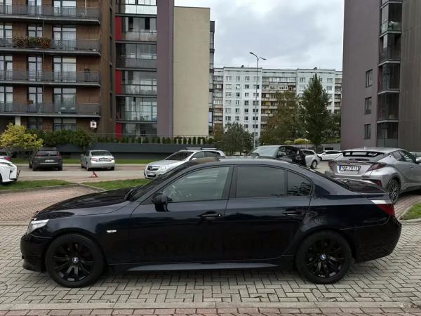 Melns BMW 530 2004 Rīga, ar dzinēja tilpumu 3.00 L un nobraukumu 335 tūkst. km par 3990 €, foto 4 vietnē AUTOMOTO.COM.LV