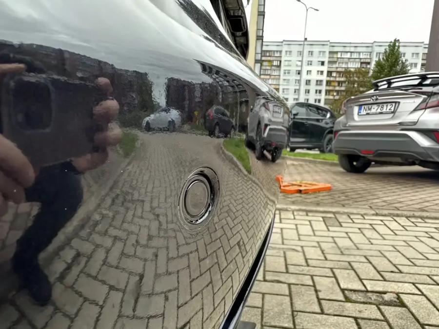 Black BMW 530 2004 in Riga, with an engine capacity of 3.00 L and mileage of 335 thousand km for 3990 €, photo 6 on AUTOMOTO.COM.LV