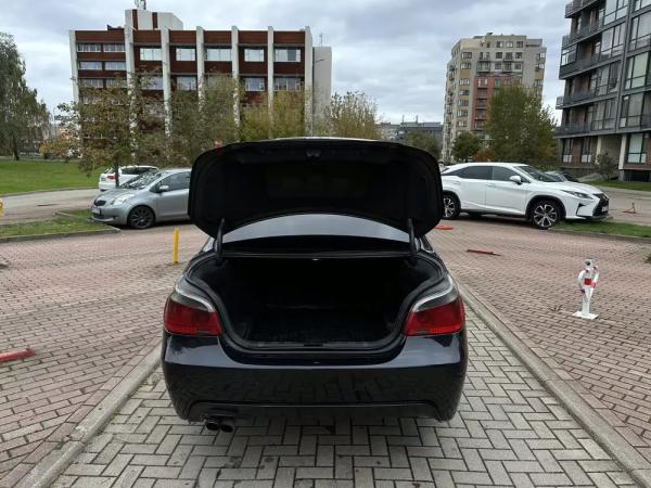 Melns BMW 530 2004 Rīga, ar dzinēja tilpumu 3.00 L un nobraukumu 335 tūkst. km par 3990 €, foto 10 vietnē AUTOMOTO.COM.LV