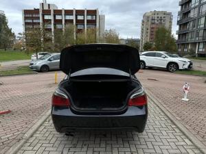 Black BMW 530 2004 in Riga, with an engine capacity of 3.00 L and mileage of 335 thousand km for 3990 €, photo 11 on AUTOMOTO.COM.LV