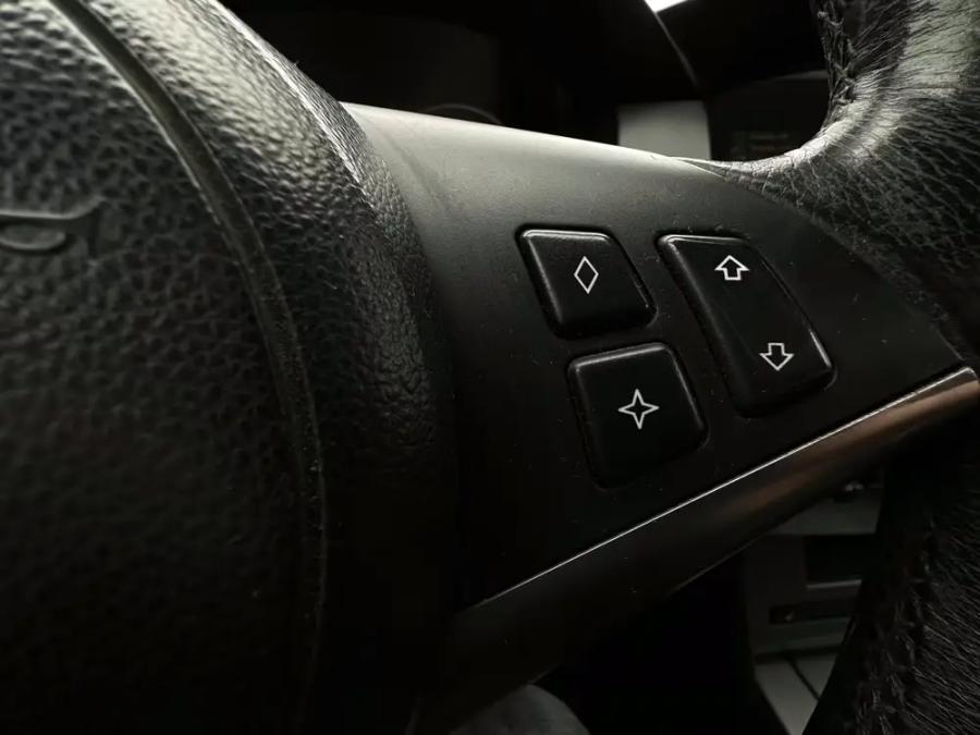 Black BMW 530 2004 in Riga, with an engine capacity of 3.00 L and mileage of 335 thousand km for 3990 €, photo 25 on AUTOMOTO.COM.LV
