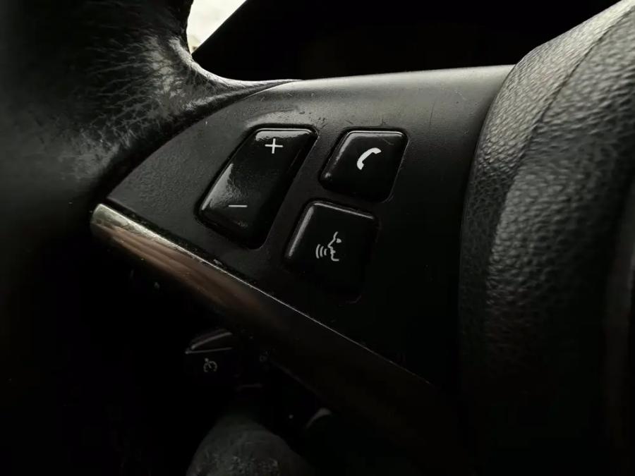 Black BMW 530 2004 in Riga, with an engine capacity of 3.00 L and mileage of 335 thousand km for 3990 €, photo 26 on AUTOMOTO.COM.LV