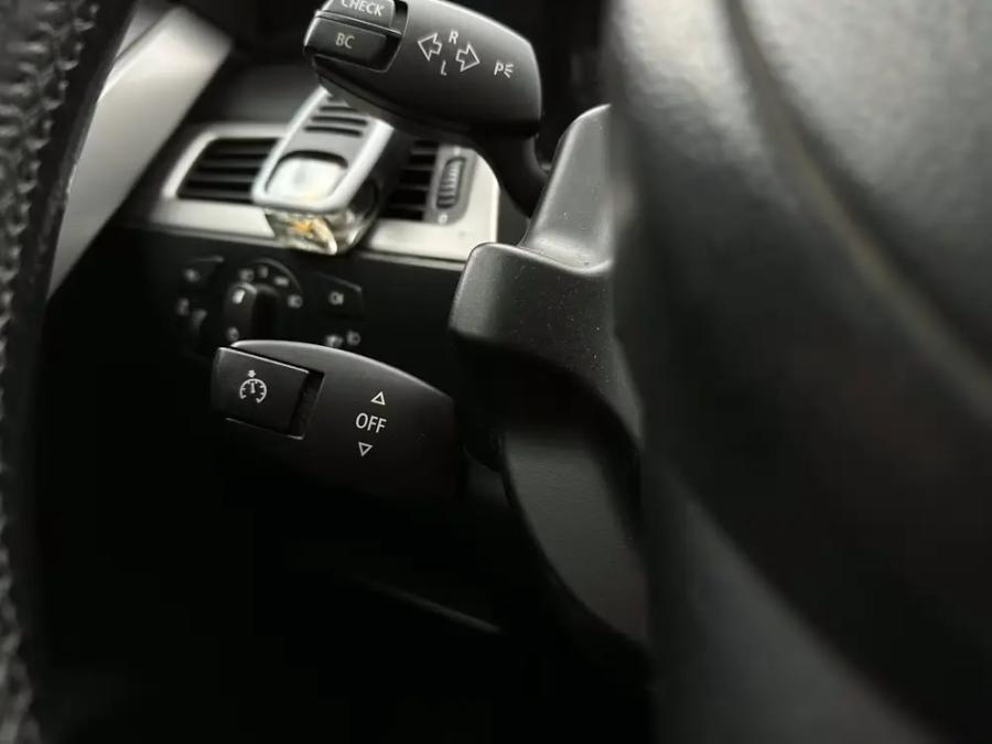 Black BMW 530 2004 in Riga, with an engine capacity of 3.00 L and mileage of 335 thousand km for 3990 €, photo 27 on AUTOMOTO.COM.LV