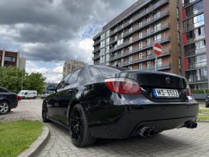 Melns BMW 530 2004 Rīga, ar dzinēja tilpumu 3.00 L un nobraukumu 363 tūkst. km par 4990 €, foto  vietnē AUTOMOTO.COM.LV