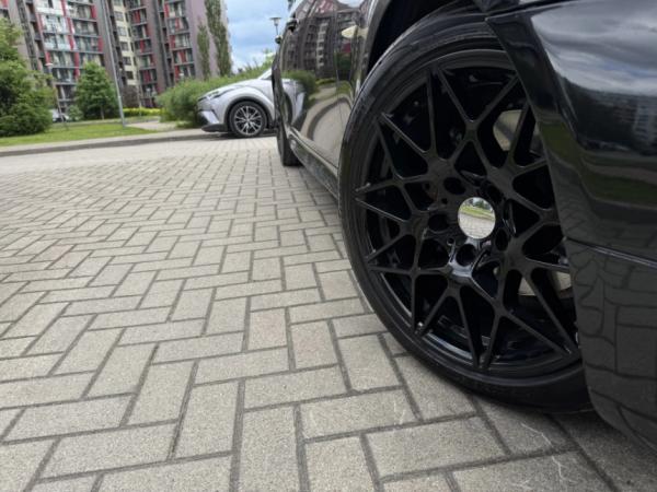 Black BMW 530 2004 in Riga, with an engine capacity of 3.00 L and mileage of 363 thousand km for 4990 €, photo 3 on AUTOMOTO.COM.LV