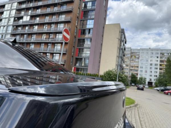 Black BMW 530 2004 in Riga, with an engine capacity of 3.00 L and mileage of 363 thousand km for 4990 €, photo 6 on AUTOMOTO.COM.LV