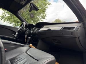 Melns BMW 530 2004 Rīga, ar dzinēja tilpumu 3.00 L un nobraukumu 363 tūkst. km par 4990 €, foto 10 vietnē AUTOMOTO.COM.LV