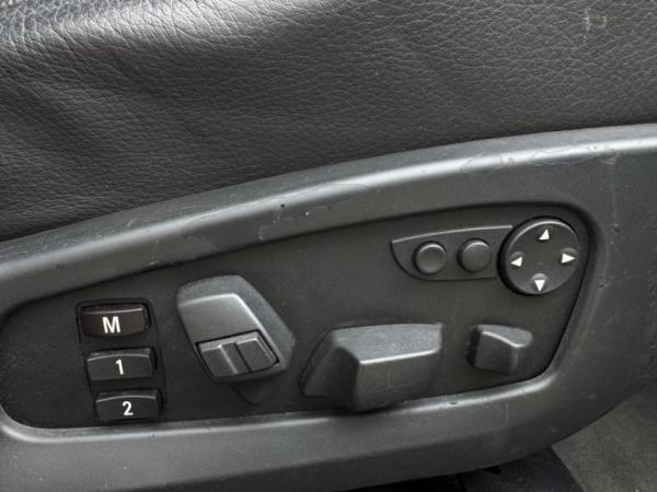 Black BMW 530 2004 in Riga, with an engine capacity of 3.00 L and mileage of 363 thousand km for 4990 €, photo 10 on AUTOMOTO.COM.LV