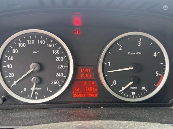 Black BMW 530 2004 in Marijampole, with an engine capacity of 2.99 L and mileage of 256 thousand km for 3000 €, photo 7 on AUTOMOTO.COM.LV