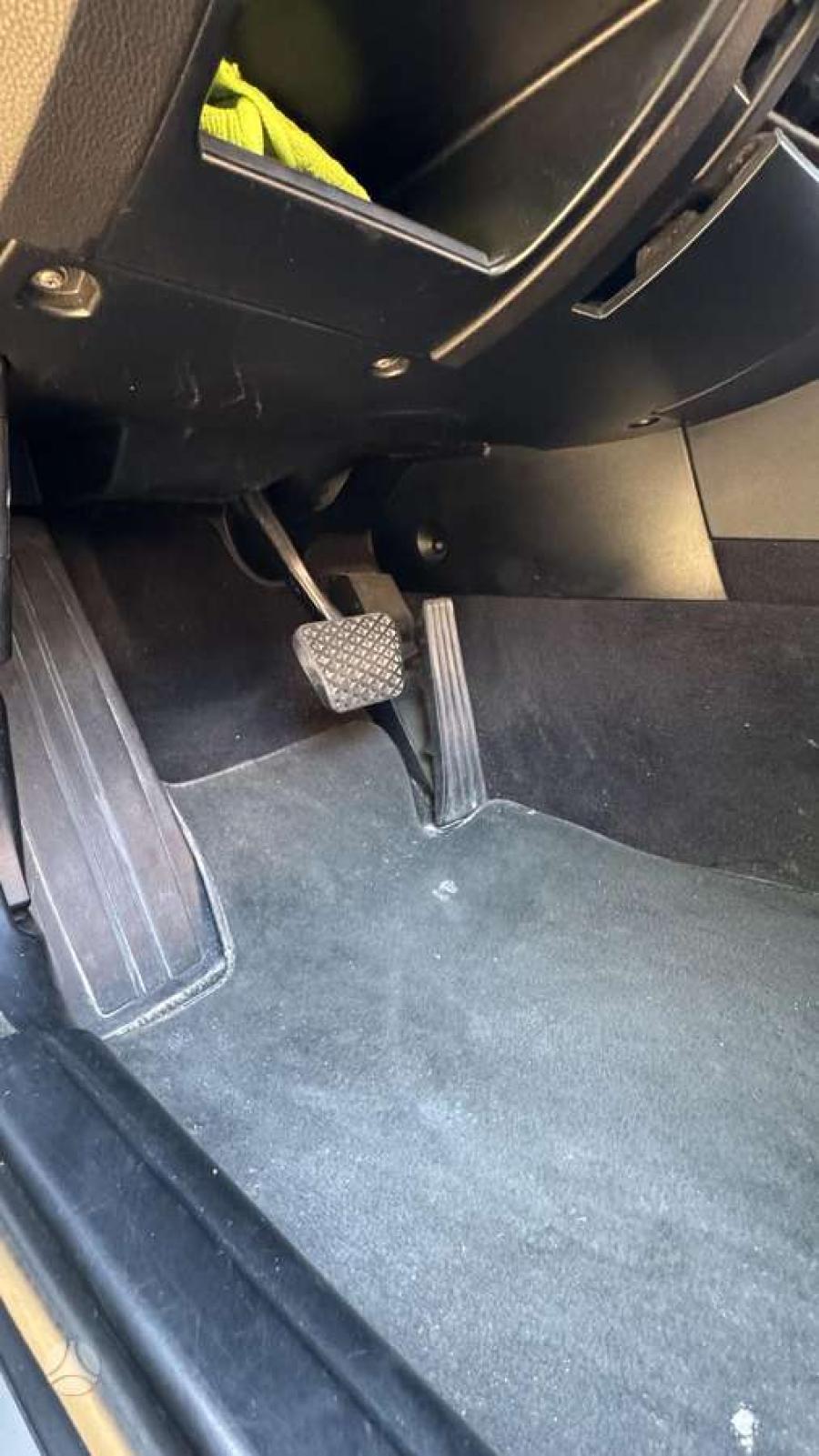 Black BMW 530 2004 in Vilnius, with an engine capacity of 2.99 L and mileage of 475 thousand km for 3100 €, photo 8 on AUTOMOTO.COM.LV