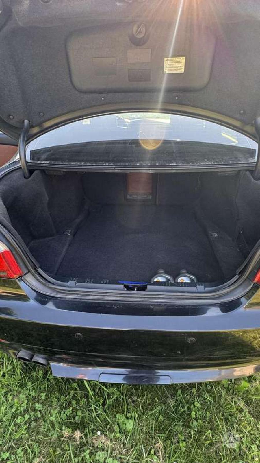 Black BMW 530 2004 in Vilnius, with an engine capacity of 2.99 L and mileage of 475 thousand km for 3100 €, photo 12 on AUTOMOTO.COM.LV