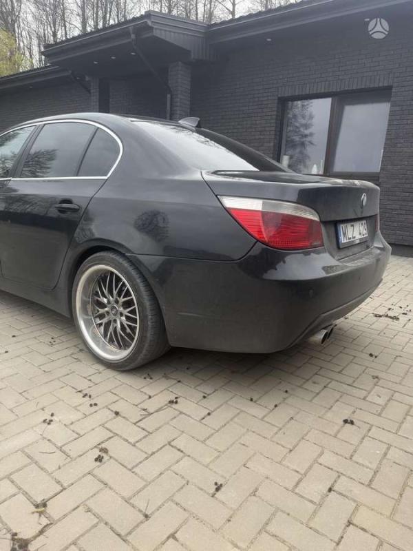 Black BMW 530 2004 in Druskininkai, with an engine capacity of 2.99 L and mileage of 435 thousand km for 3300 €, photo 6 on AUTOMOTO.COM.LV