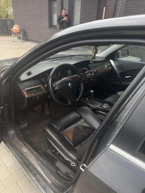 Black BMW 530 2004 in Druskininkai, with an engine capacity of 2.99 L and mileage of 435 thousand km for 3300 €, photo 8 on AUTOMOTO.COM.LV