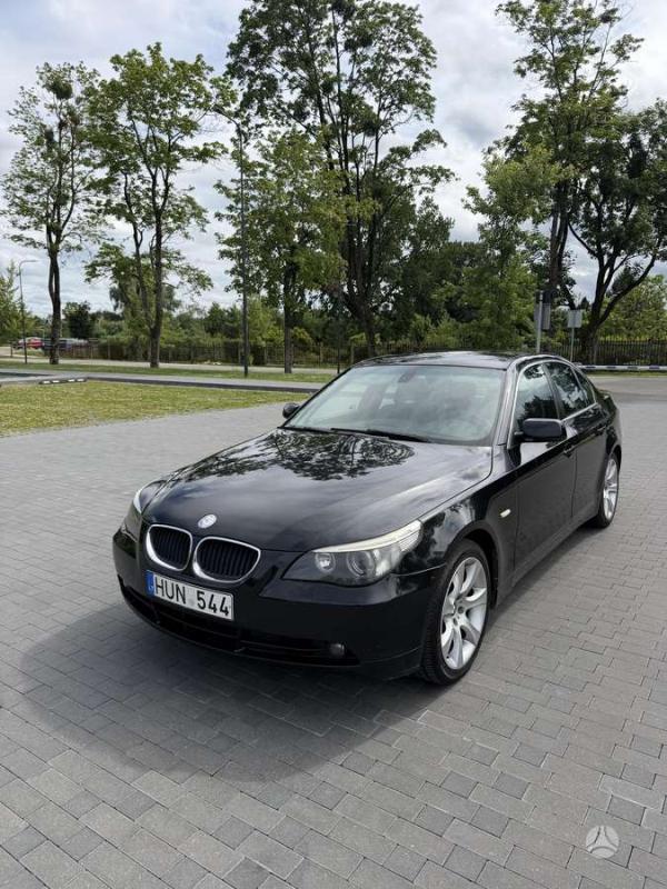 Melns BMW 530 2004 Kauņa, ar dzinēja tilpumu 2.99 L un nobraukumu 300 tūkst. km par 1999 €, foto 3 vietnē AUTOMOTO.COM.LV