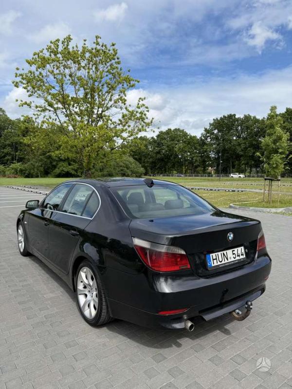 Melns BMW 530 2004 Kauņa, ar dzinēja tilpumu 2.99 L un nobraukumu 300 tūkst. km par 1999 €, foto 8 vietnē AUTOMOTO.COM.LV