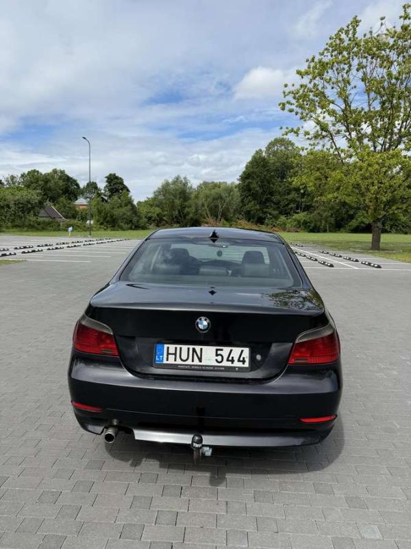 Melns BMW 530 2004 Kauņa, ar dzinēja tilpumu 2.99 L un nobraukumu 300 tūkst. km par 1999 €, foto 9 vietnē AUTOMOTO.COM.LV