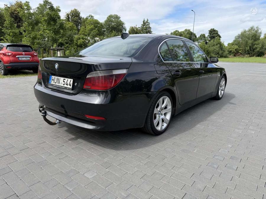 Black BMW 530 2004 in Kaunas, with an engine capacity of 2.99 L and mileage of 300 thousand km for 1999 €, photo 11 on AUTOMOTO.COM.LV