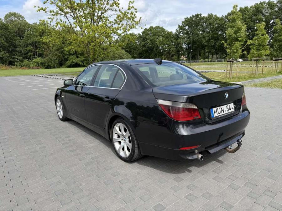 Black BMW 530 2004 in Kaunas, with an engine capacity of 2.99 L and mileage of 300 thousand km for 1999 €, photo 12 on AUTOMOTO.COM.LV