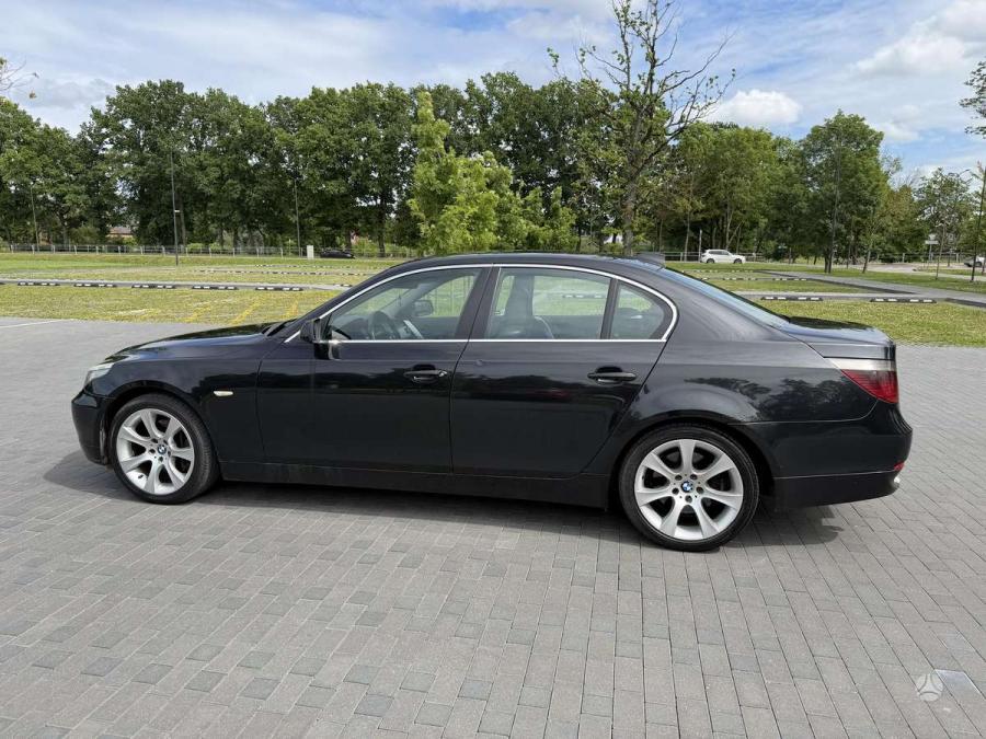 Black BMW 530 2004 in Kaunas, with an engine capacity of 2.99 L and mileage of 300 thousand km for 1999 €, photo 13 on AUTOMOTO.COM.LV