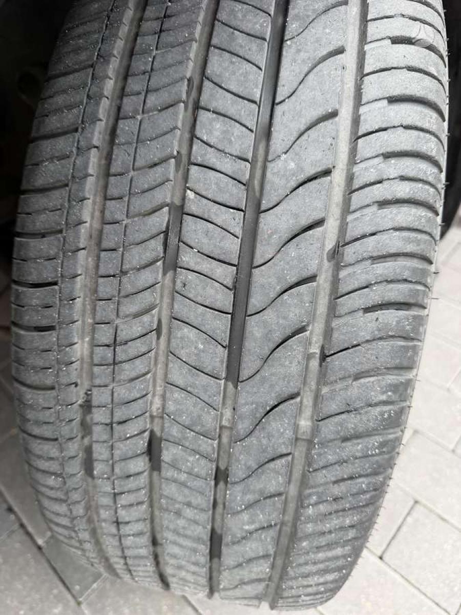 Black BMW 530 2004 in Kaunas, with an engine capacity of 2.99 L and mileage of 300 thousand km for 1999 €, photo 20 on AUTOMOTO.COM.LV