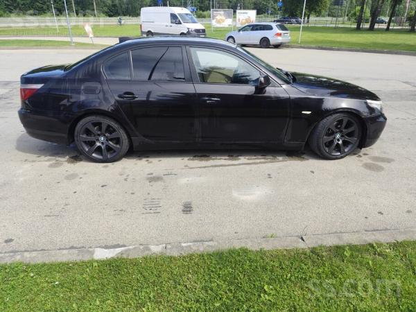 Melns BMW 530 2004 Rīga, ar dzinēja tilpumu 3.00 L un nobraukumu 380 tūkst. km par 2690 €, foto 2 vietnē AUTOMOTO.COM.LV