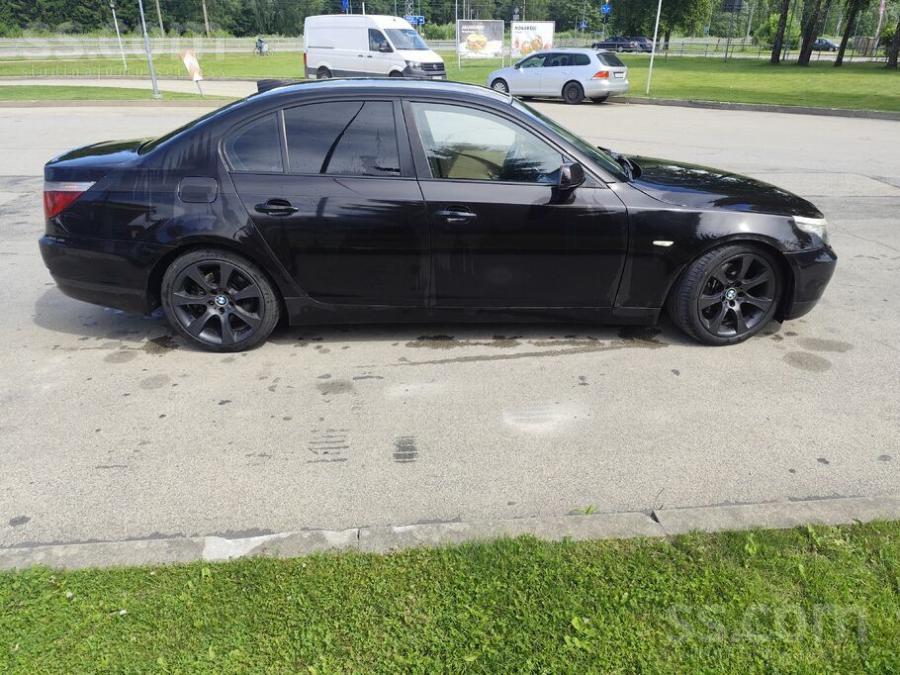 Melns BMW 530 2004 Rīga, ar dzinēja tilpumu 3.00 L un nobraukumu 380 tūkst. km par 2690 €, foto 3 vietnē AUTOMOTO.COM.LV