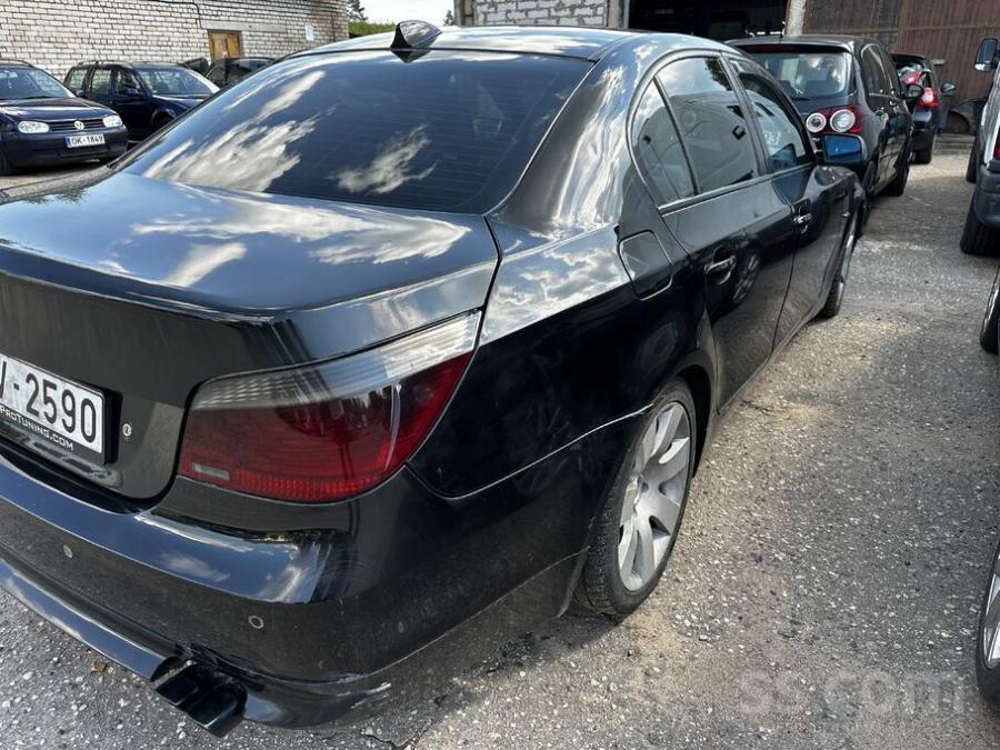 Black BMW 530 2004 in Daugavpils, with an engine capacity of 3.00 L and mileage of 421 thousand km for 2200 €, photo 4 on AUTOMOTO.COM.LV