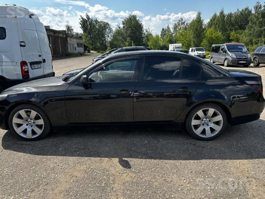Black BMW 530 2004 in Daugavpils, with an engine capacity of 3.00 L and mileage of 421 thousand km for 2200 €, photo 7 on AUTOMOTO.COM.LV