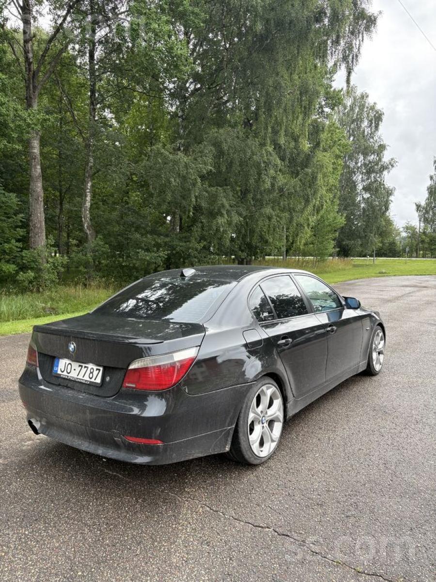 Black BMW 530 2004 in Talsi, with an engine capacity of 3.00 L and mileage of 357 thousand km for 3800 €, photo 4 on AUTOMOTO.COM.LV