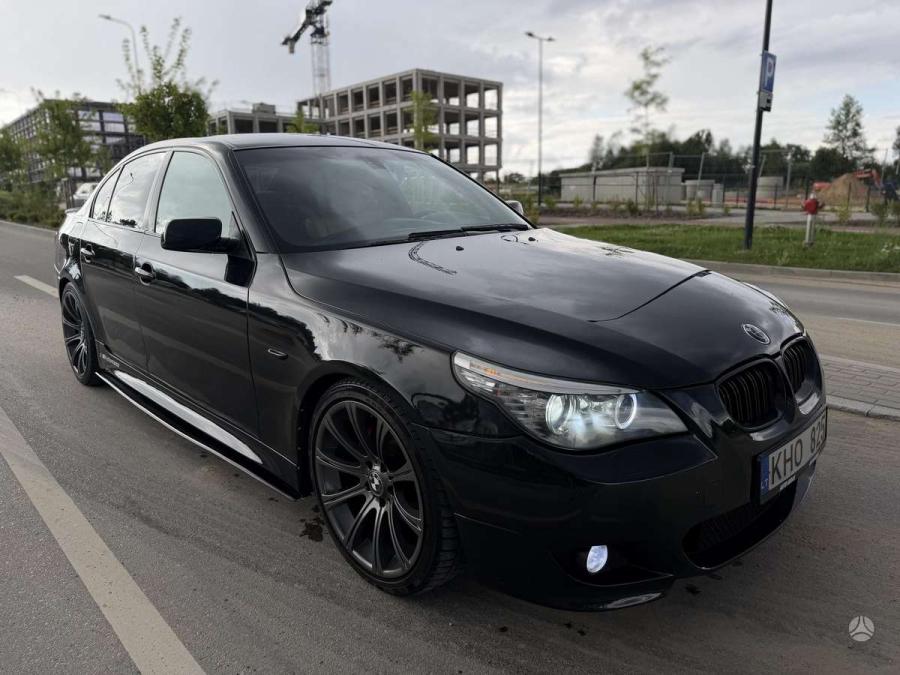 Black BMW 530 2004 in Vilnius, with an engine capacity of 2.99 L and mileage of 320 thousand km for 5899 €, photo 4 on AUTOMOTO.COM.LV