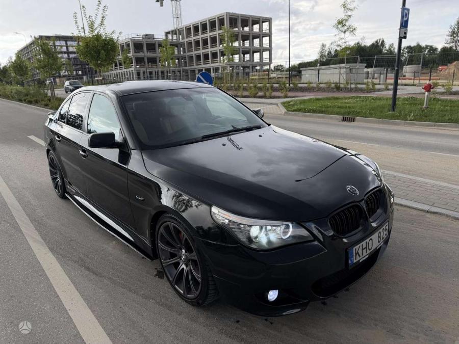 Black BMW 530 2004 in Vilnius, with an engine capacity of 2.99 L and mileage of 320 thousand km for 5899 €, photo 5 on AUTOMOTO.COM.LV