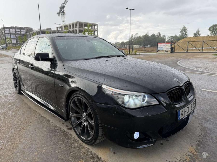 Black BMW 530 2004 in Vilnius, with an engine capacity of 2.99 L and mileage of 320 thousand km for 5899 €, photo 9 on AUTOMOTO.COM.LV