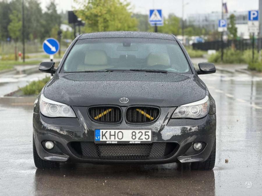 Black BMW 530 2004 in Vilnius, with an engine capacity of 2.99 L and mileage of 320 thousand km for 5899 €, photo 11 on AUTOMOTO.COM.LV