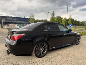 Black BMW 530 2004 in Vilnius, with an engine capacity of 2.99 L and mileage of 320 thousand km for 5899 €, photo 18 on AUTOMOTO.COM.LV