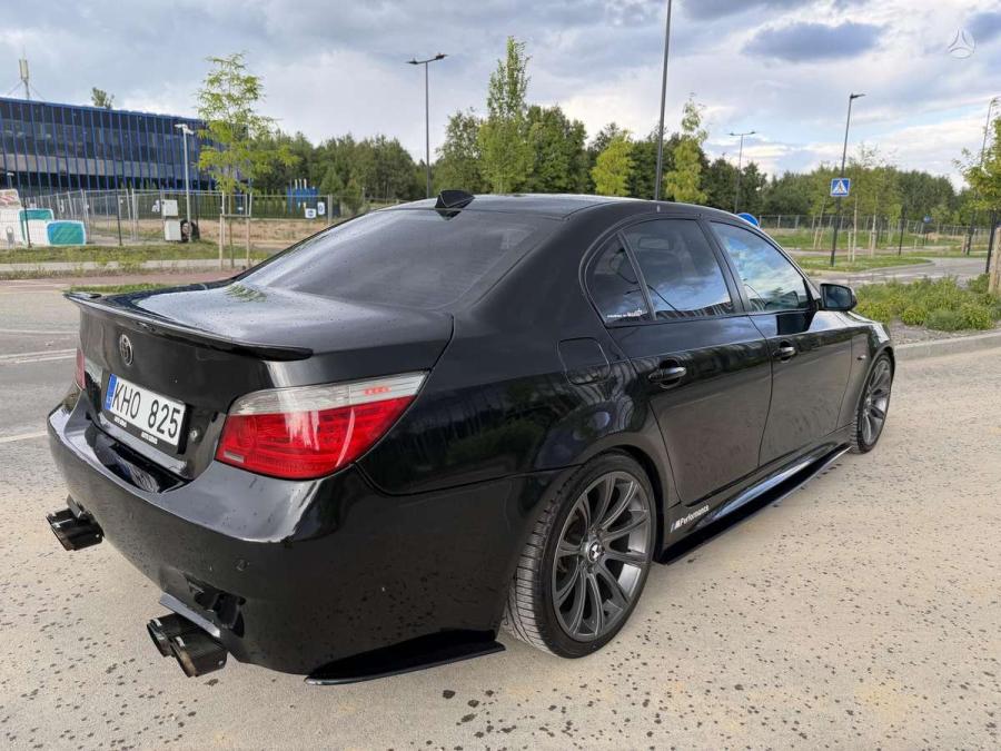 Black BMW 530 2004 in Vilnius, with an engine capacity of 2.99 L and mileage of 320 thousand km for 5899 €, photo 19 on AUTOMOTO.COM.LV