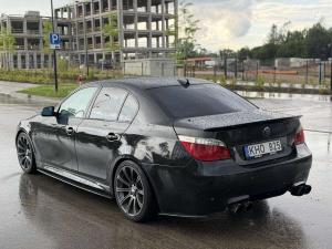 Black BMW 530 2004 in Vilnius, with an engine capacity of 2.99 L and mileage of 320 thousand km for 5899 €, photo 24 on AUTOMOTO.COM.LV