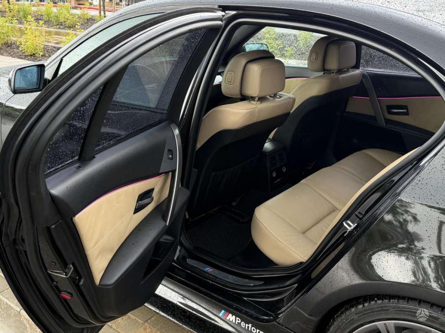 Black BMW 530 2004 in Vilnius, with an engine capacity of 2.99 L and mileage of 320 thousand km for 5899 €, photo 43 on AUTOMOTO.COM.LV