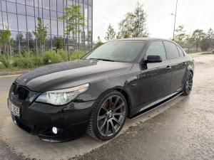 Melns BMW 530 2004 Viļņa, ar dzinēja tilpumu 3.00 L un nobraukumu 320 tūkst. km par 5850 €, foto 11 vietnē AUTOMOTO.COM.LV
