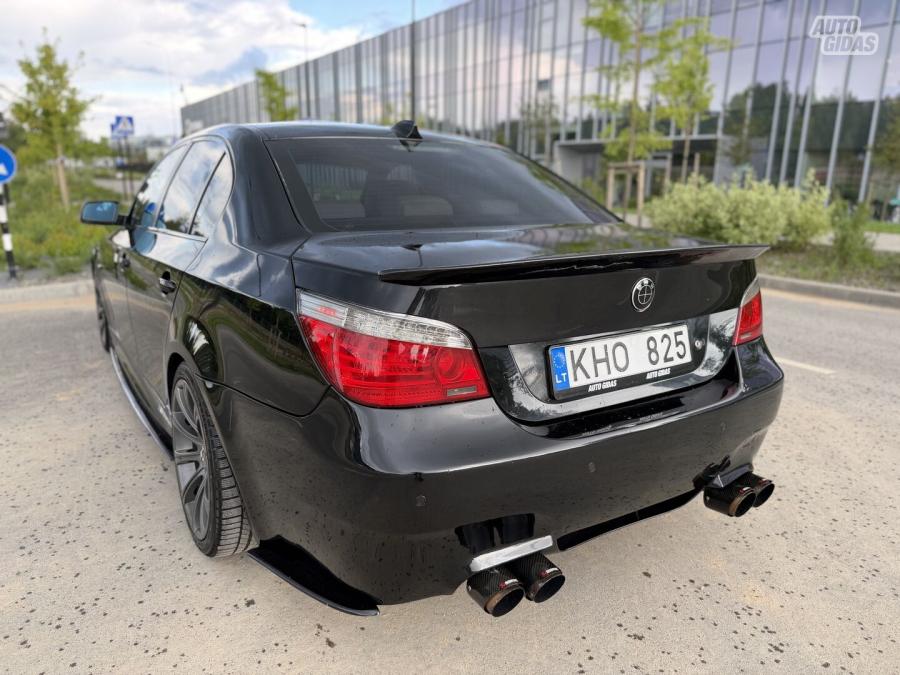Melns BMW 530 2004 Viļņa, ar dzinēja tilpumu 3.00 L un nobraukumu 320 tūkst. km par 5850 €, foto 13 vietnē AUTOMOTO.COM.LV