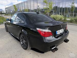 Melns BMW 530 2004 Viļņa, ar dzinēja tilpumu 3.00 L un nobraukumu 320 tūkst. km par 5850 €, foto 14 vietnē AUTOMOTO.COM.LV